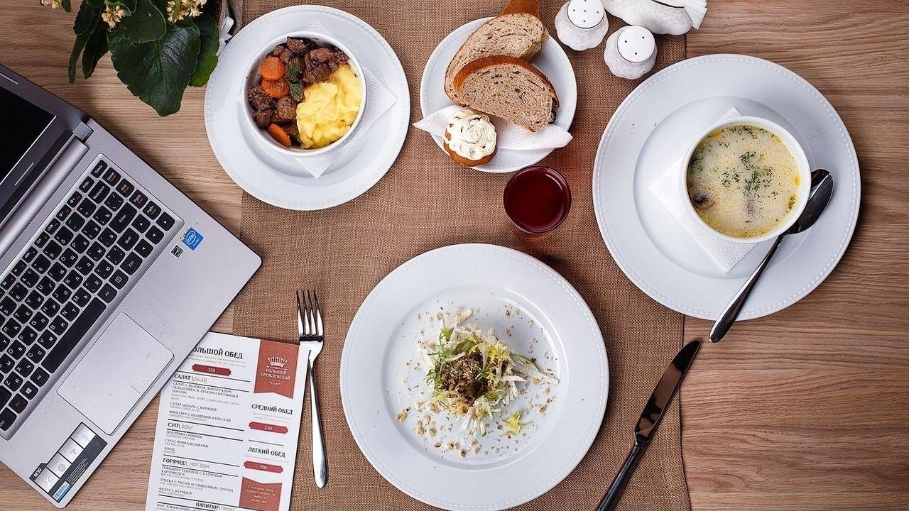 How to make your next Zoom a team lunch and learn.